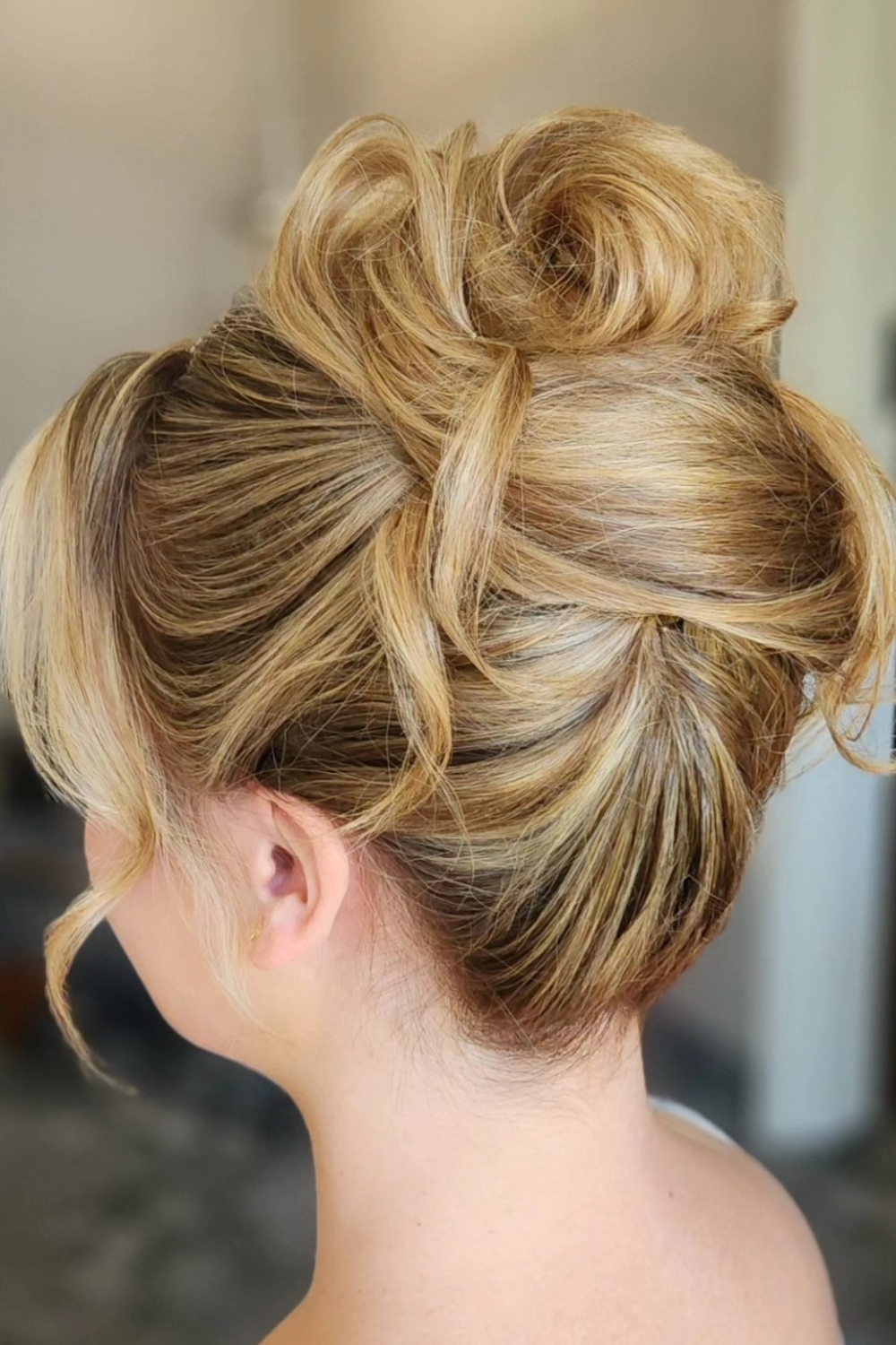 27 French Twists Hairstyles - Stylish Hair Ideas