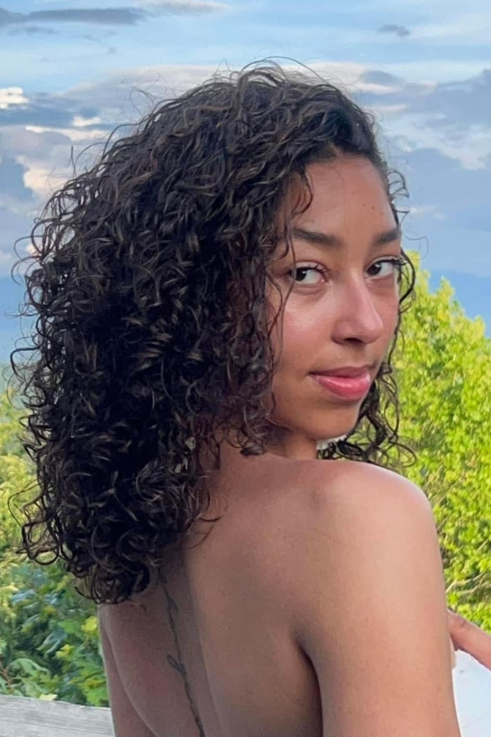 35 Hairstyles for Round Faces - Stylish Hair Ideas