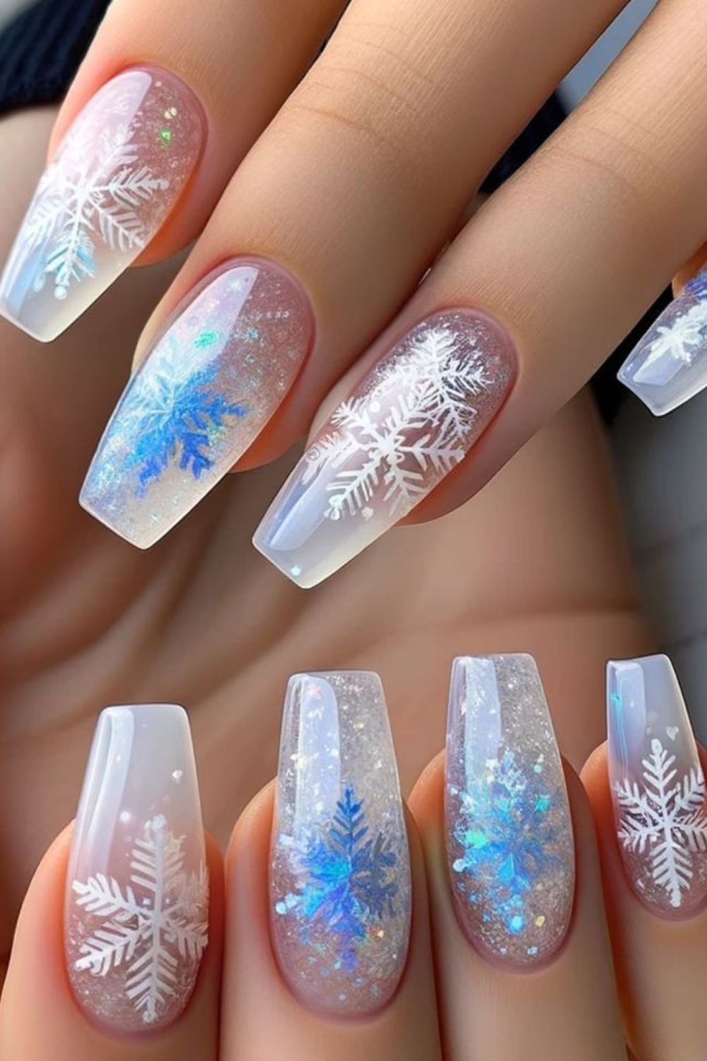 27 Stunning Winter Christmas Nails - Stylish Hair Ideas