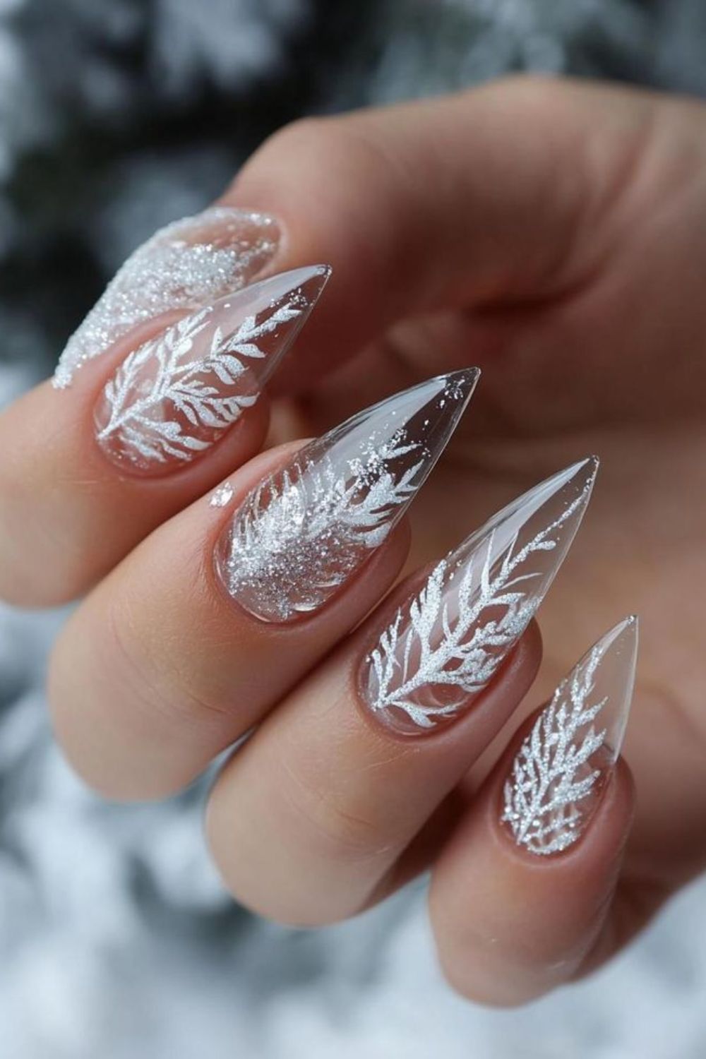 27 Stunning Winter Christmas Nails - Stylish Hair Ideas