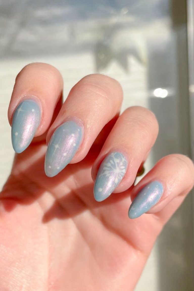 27 Stunning Winter Christmas Nails - Stylish Hair Ideas