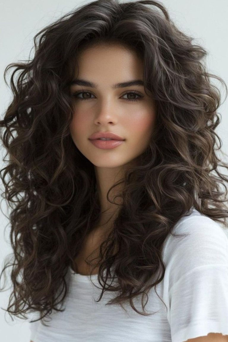 28 Beautiful Middle Part Curly Hair Ideas - Stylish Hair Ideas