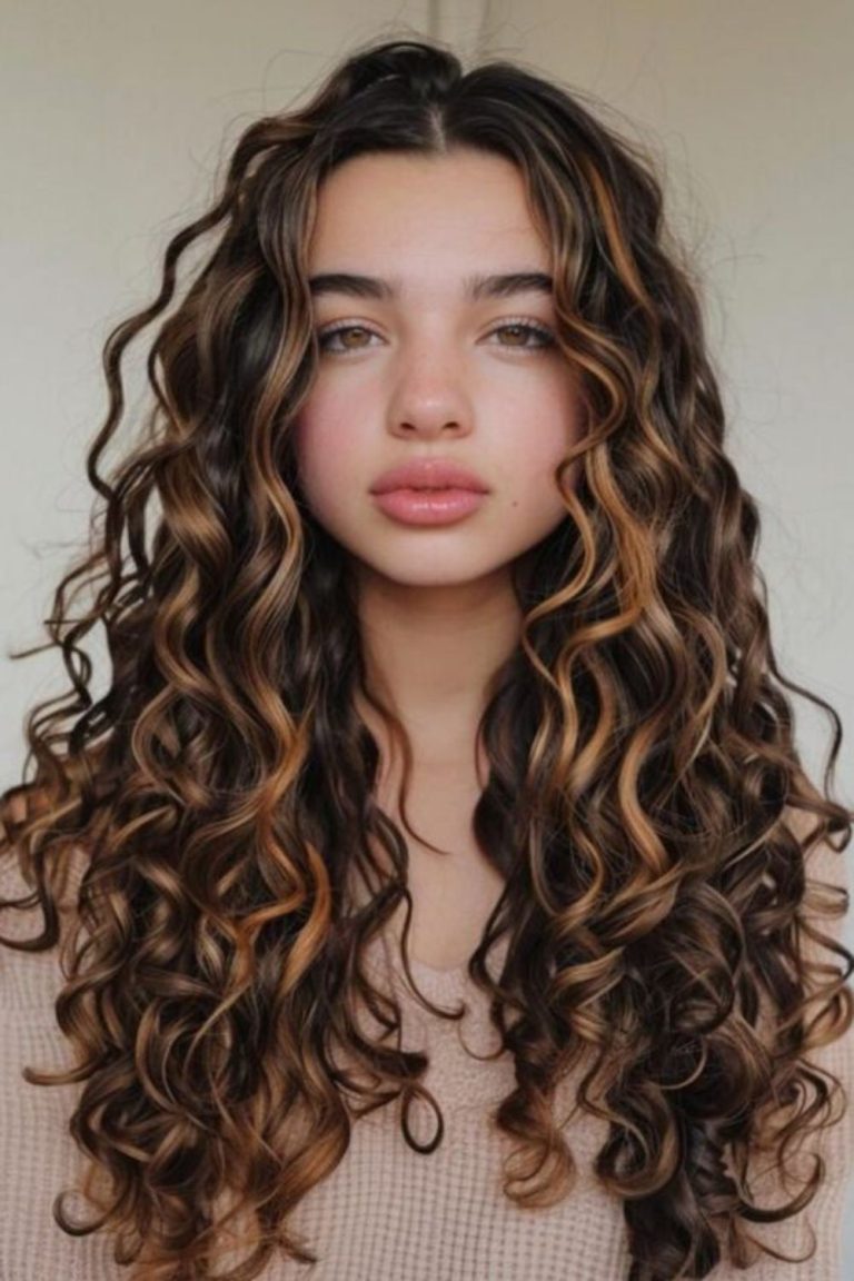 28 Beautiful Middle Part Curly Hair Ideas - Stylish Hair Ideas