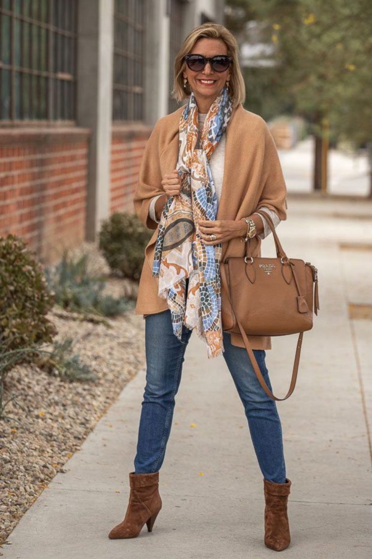 32 Chic Older Women Fashion Outfits - Stylish Hair Ideas