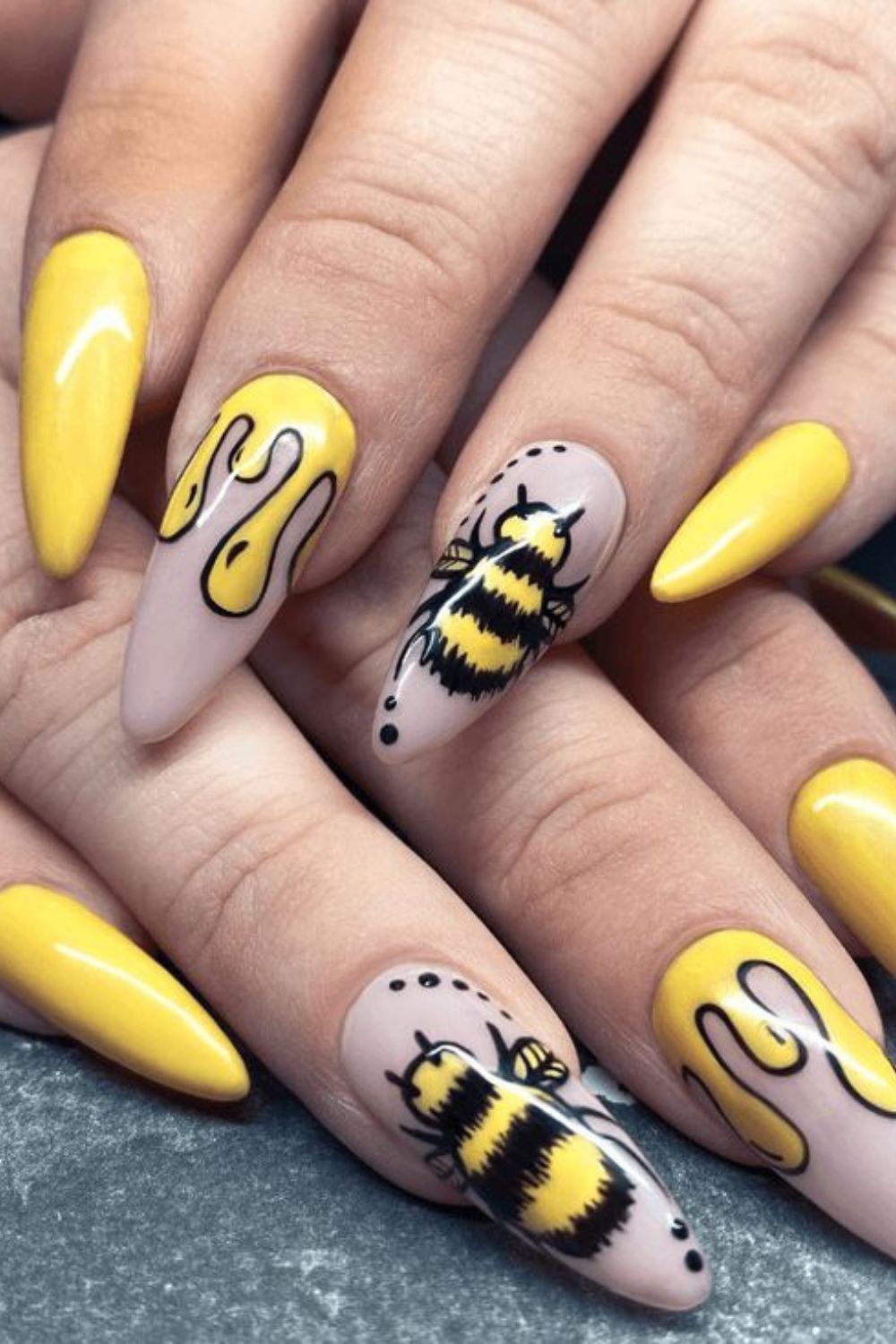 32 Stunning Bumblebee Nails - Stylish Hair Ideas